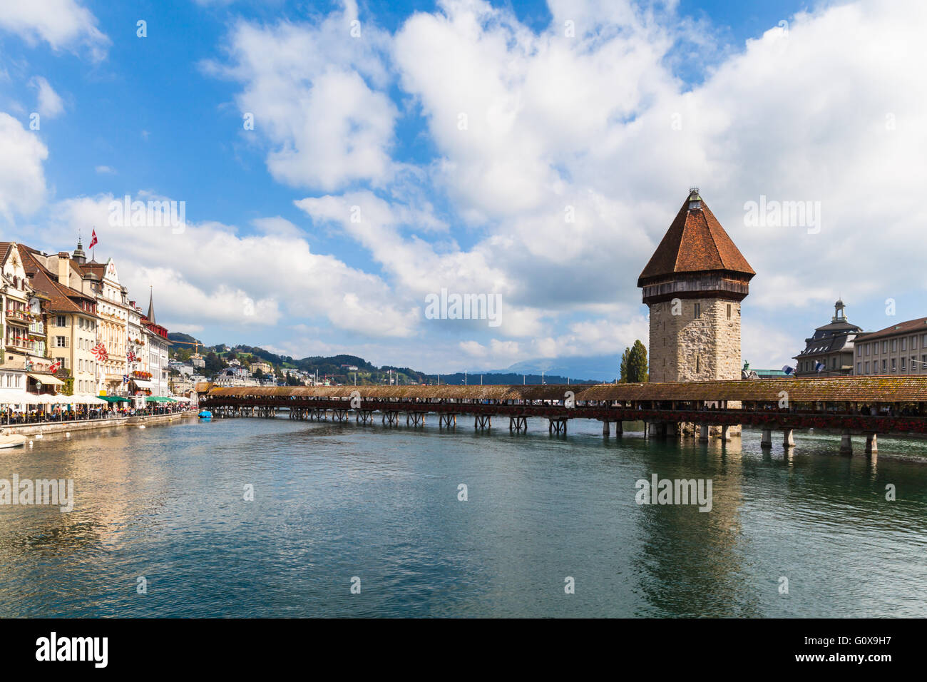 Cityscape of Lucerne old town with the famous chapel bridge and Reuss ...
