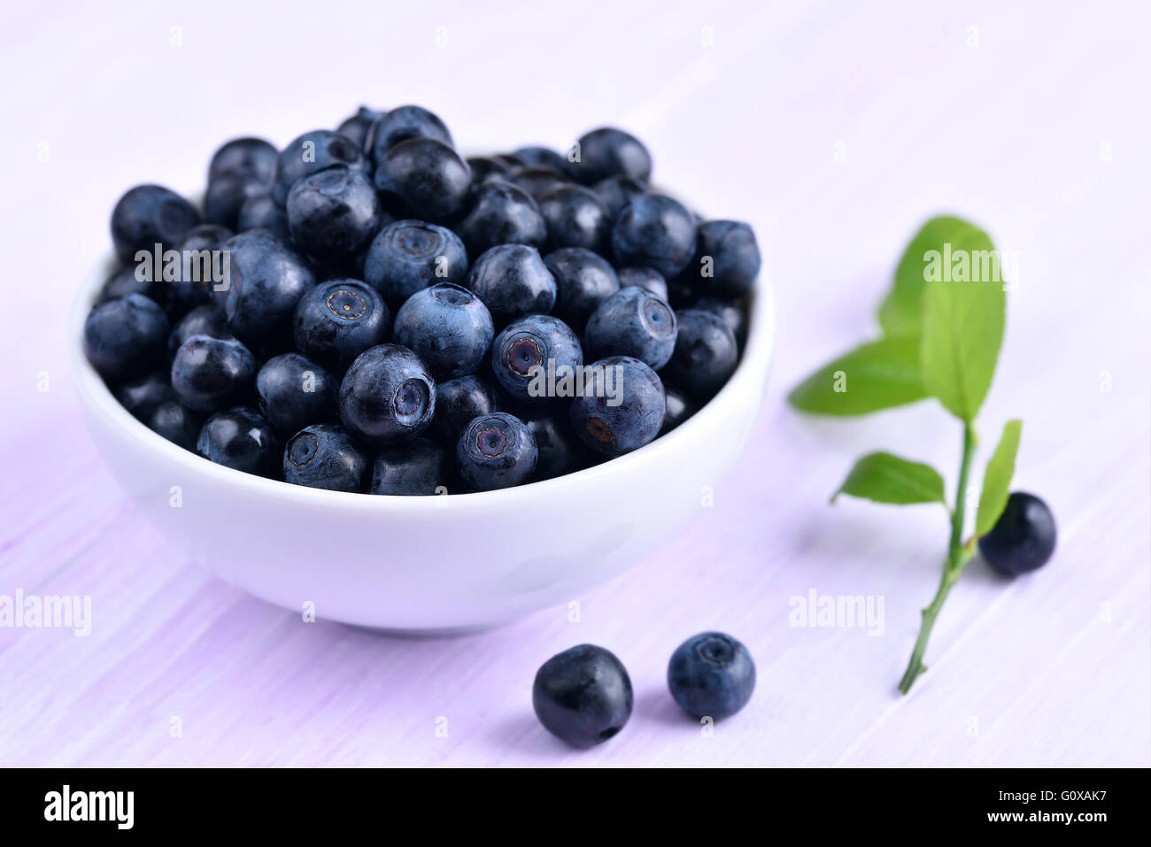 Blueberries on green table hi-res stock photography and images - Alamy