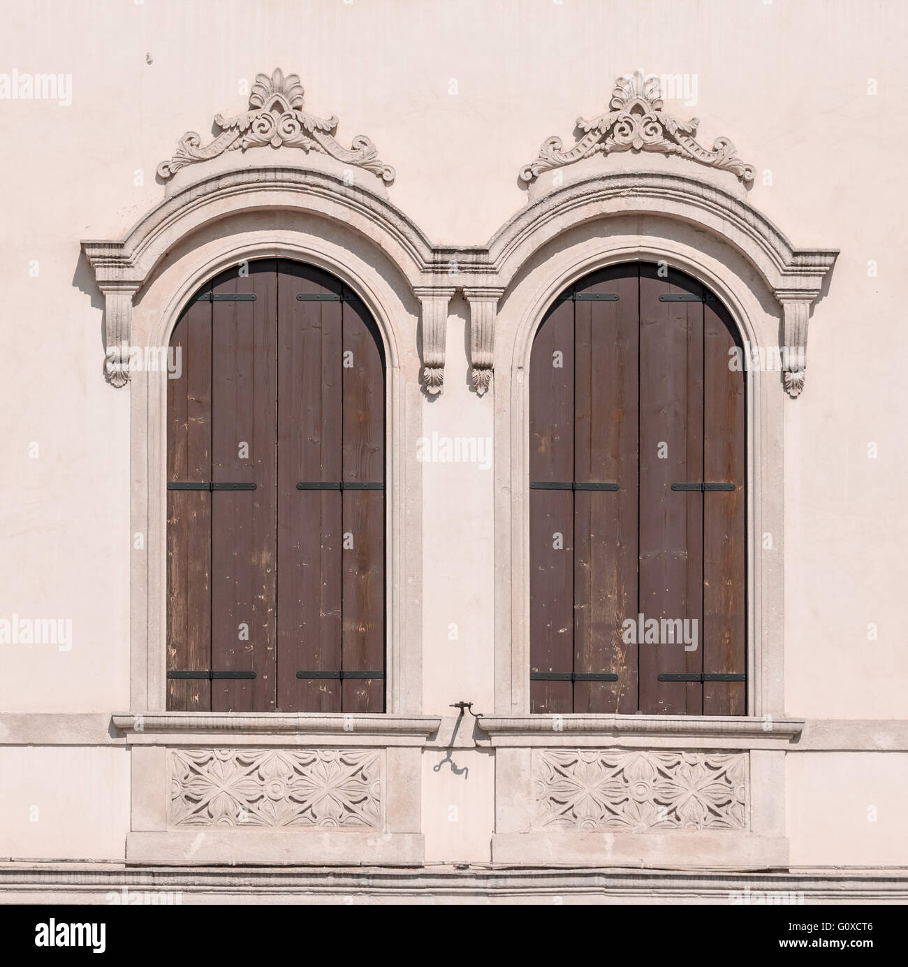 Decorated arched windows of a medieval building Stock Photo - Alamy