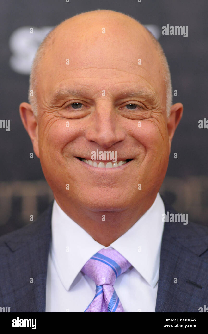 Outlander Season 2 Premiere - Red Carpet Arrivals Featuring: Chris ...