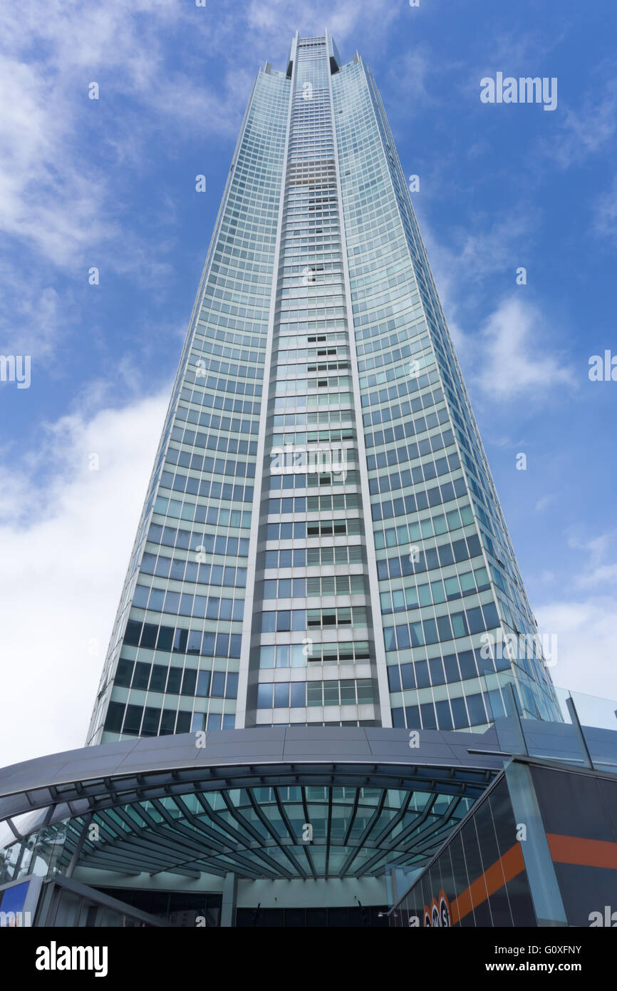 Q1 skyscraper hi-res stock photography and images - Alamy