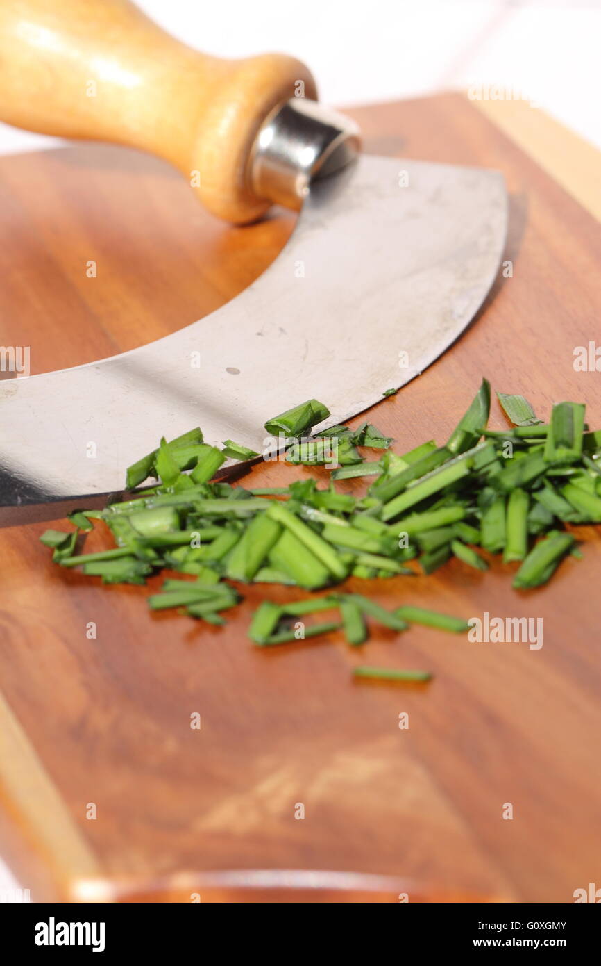 Chives chopped wooden chopping board Stock Photo - Alamy