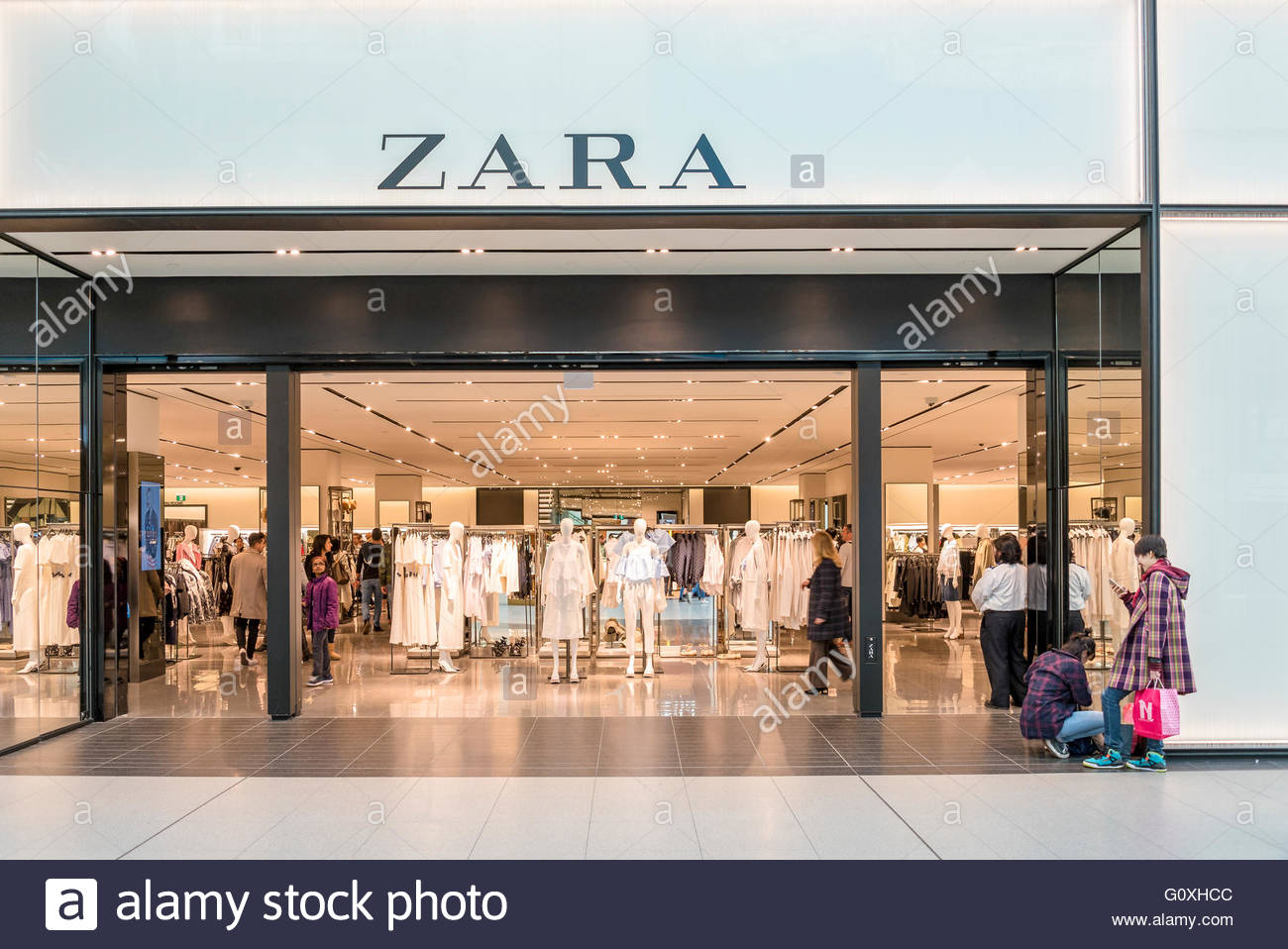 Zara Store Entrance Stock Photos & Zara Store Entrance Stock Images - Alamy