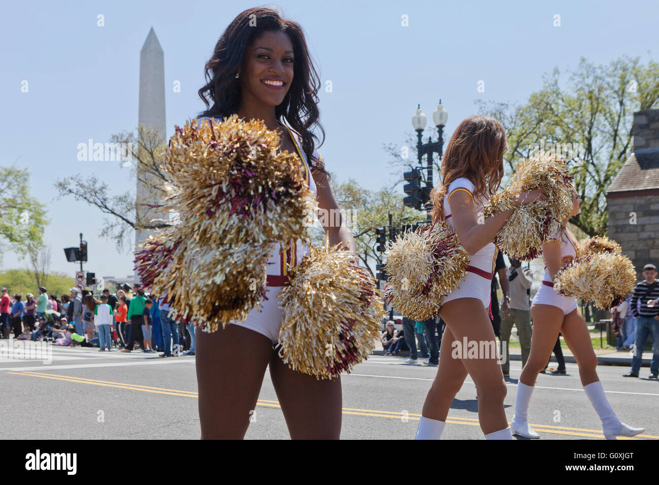 Washington redskins cheerleaders hi-res stock photography and images ...