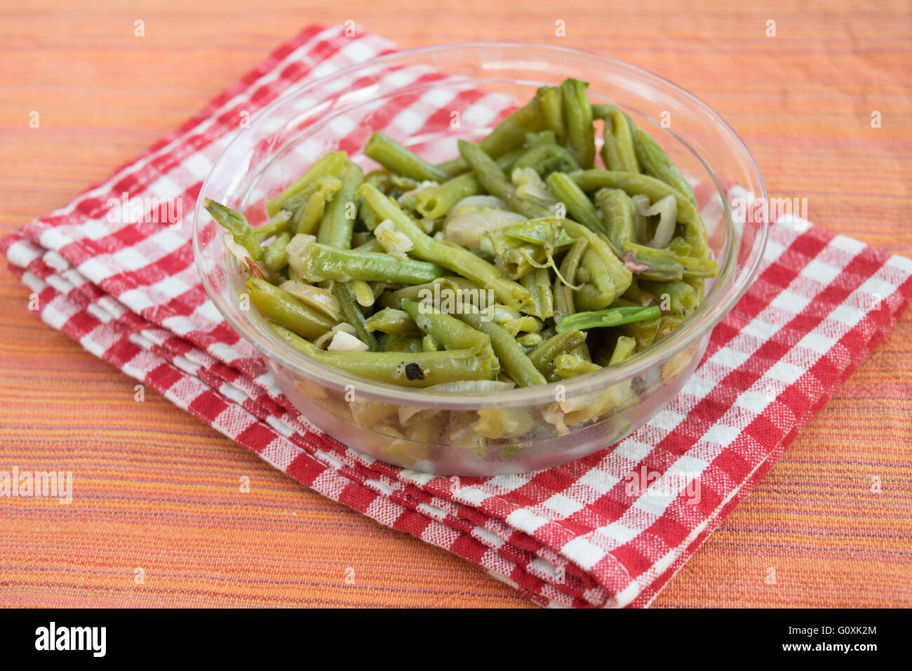 steamed green beans in a glass bowl Stock Photo - Alamy