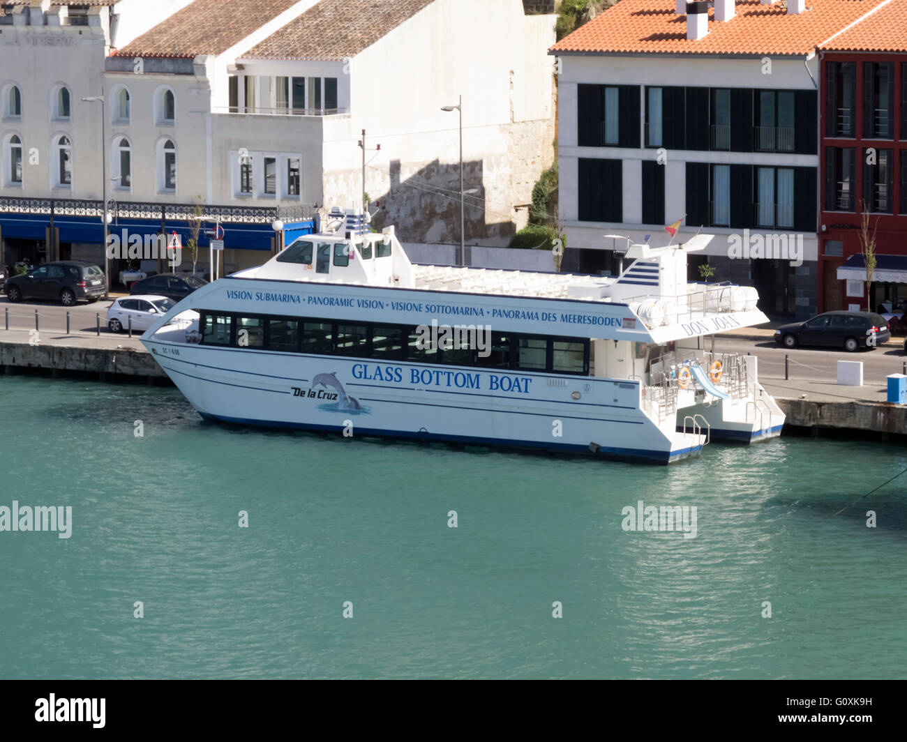 Glass bottom boat Stock Photo - Alamy