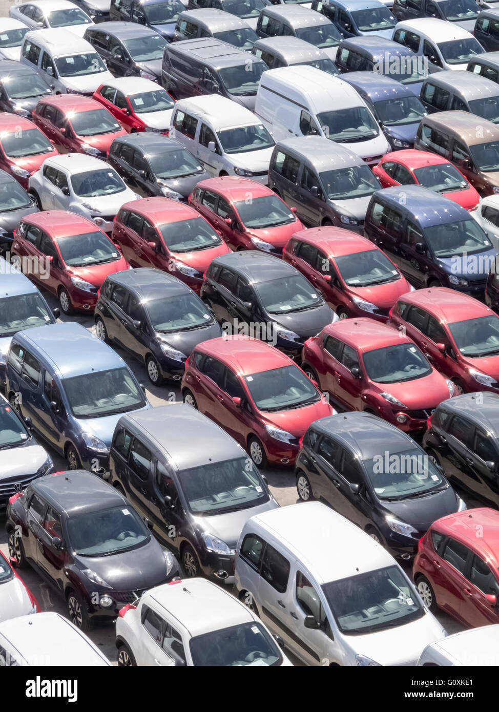 Cars lined up on dock hi-res stock photography and images - Alamy