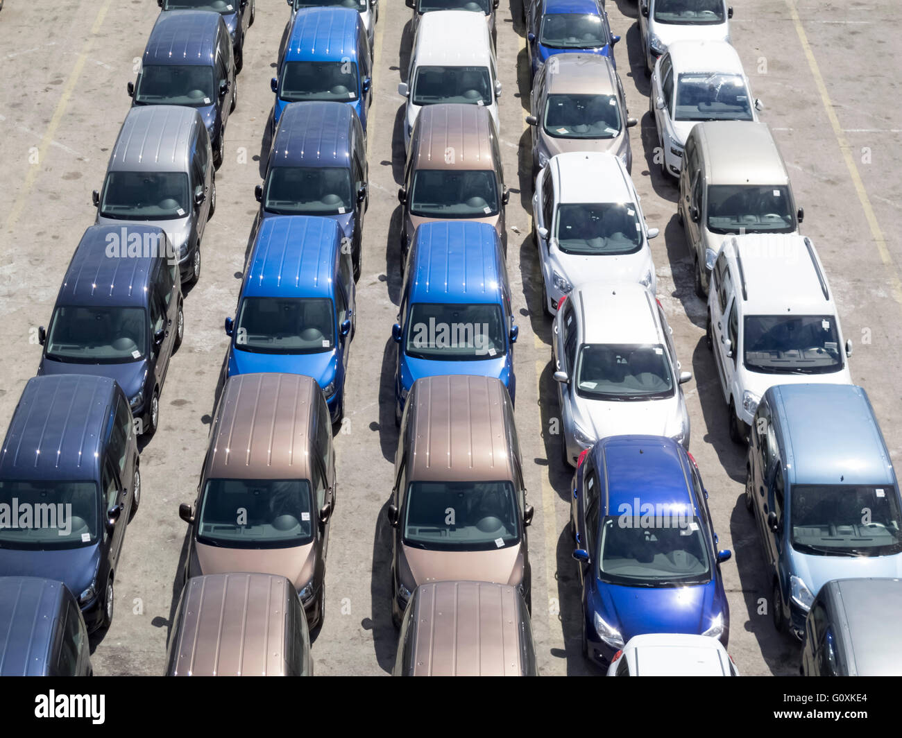 Cars lined up on dock hi-res stock photography and images - Alamy