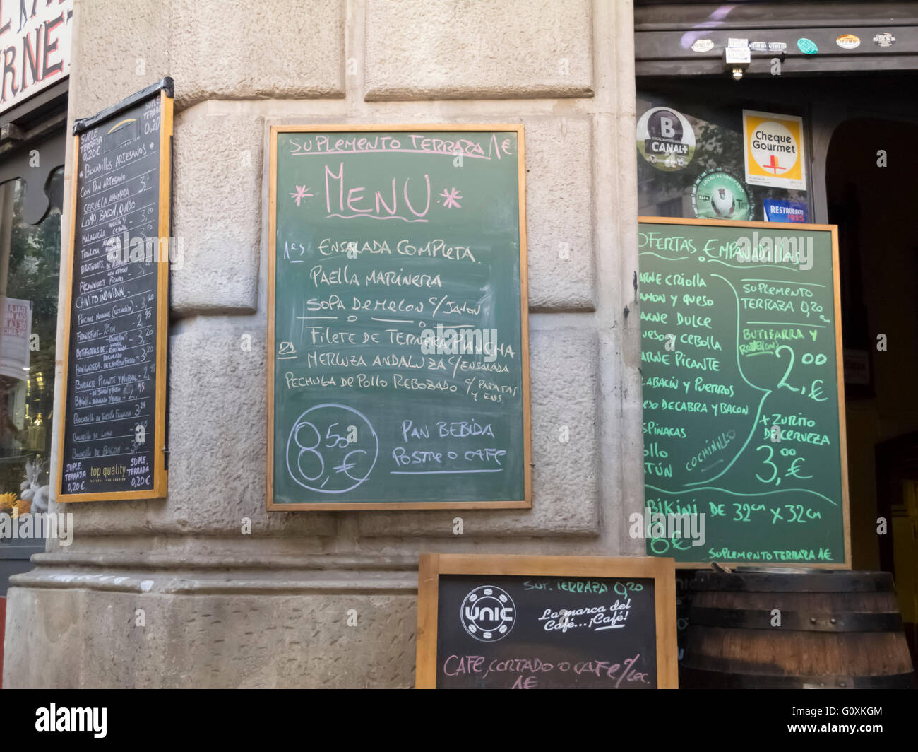 Chalkboard signs outside La Taberneta Cerveseria Spanish bar, Barcelona ...