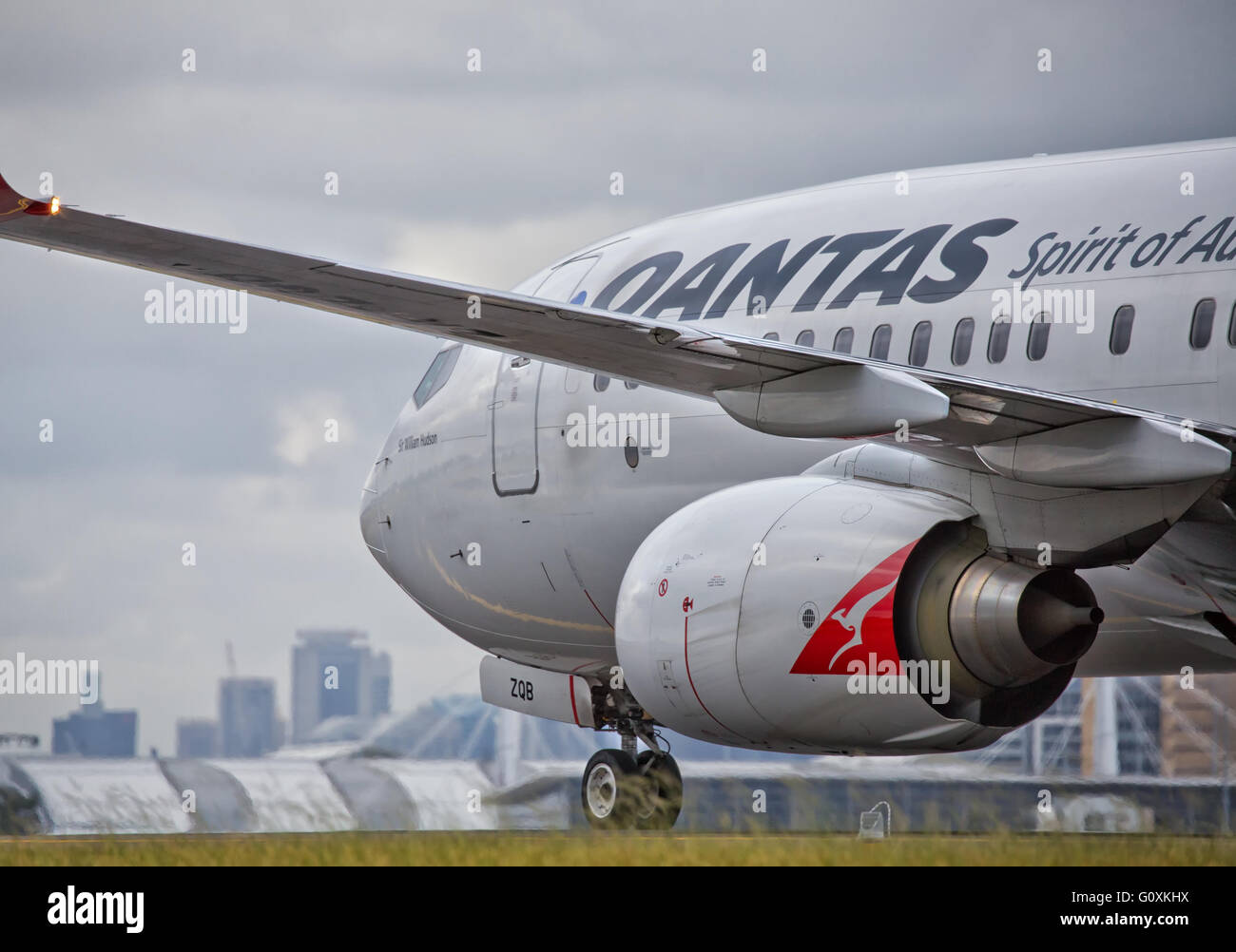 Close-up of a QANTAS Boeing 737 taxiing. Unusual angle Stock Photo - Alamy