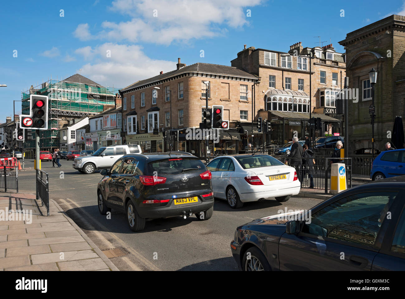Cars traffic lights red hi-res stock photography and images - Alamy