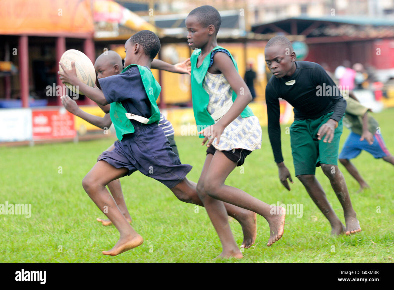 Girls playing rugby hi-res stock photography and images - Alamy