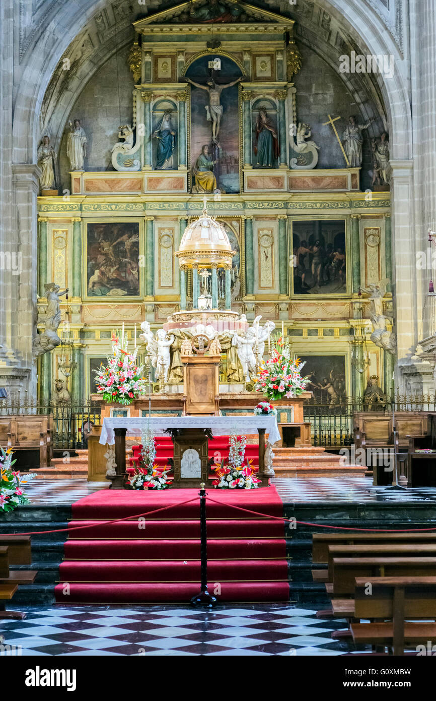 High altar, center of the presbyterate, tabernacle bordered by four ...