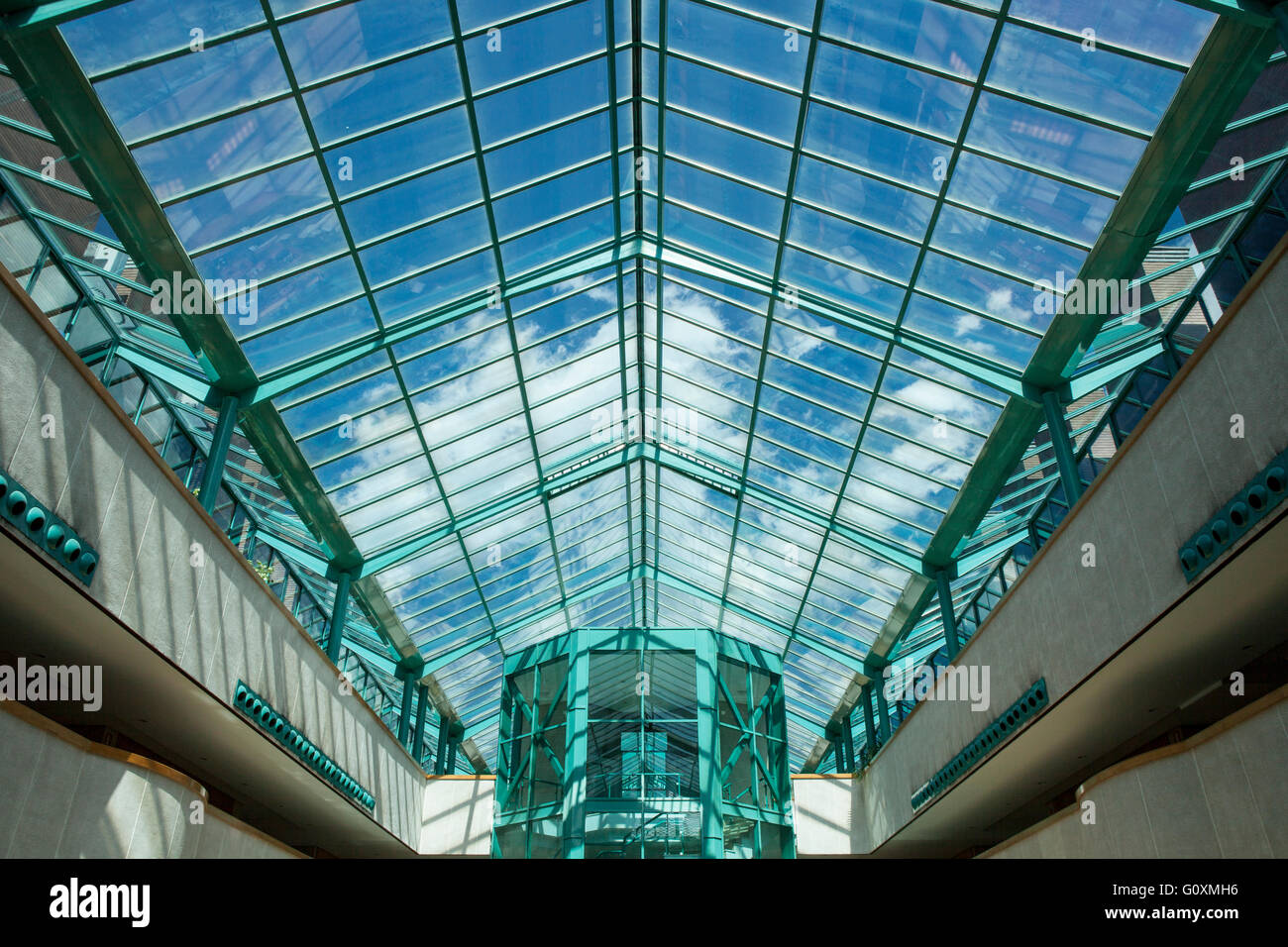 Interior skylight hi-res stock photography and images - Alamy