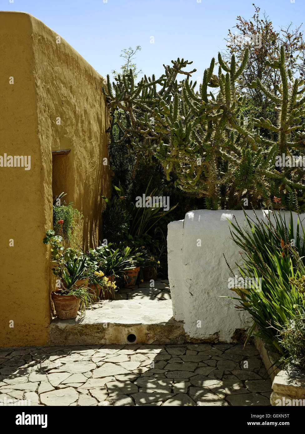 Exterior wall hi-res stock photography and images - Alamy