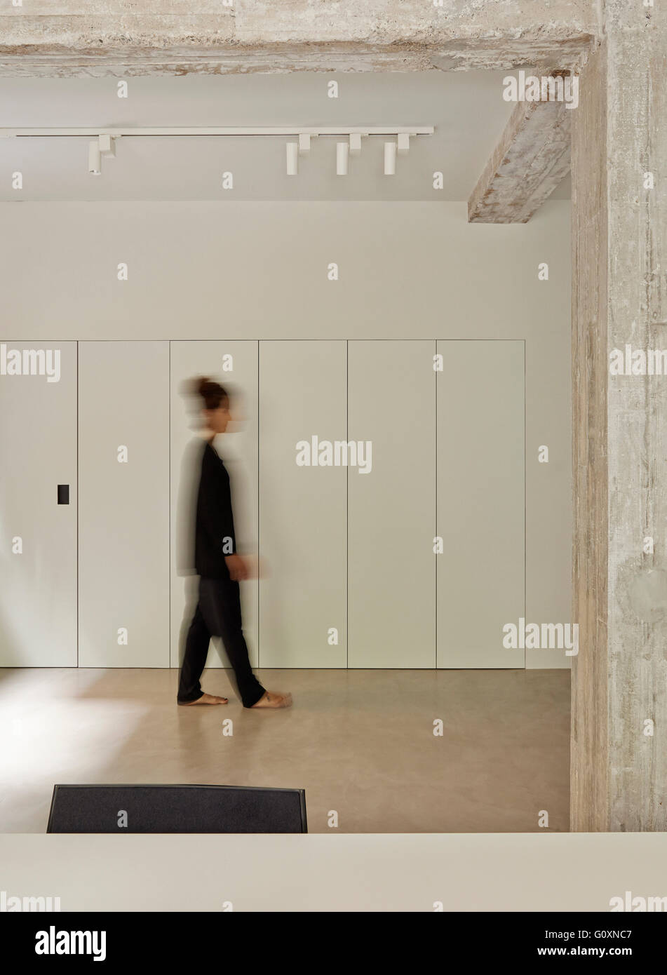 Barefoot gallery hi-res stock photography and images - Alamy