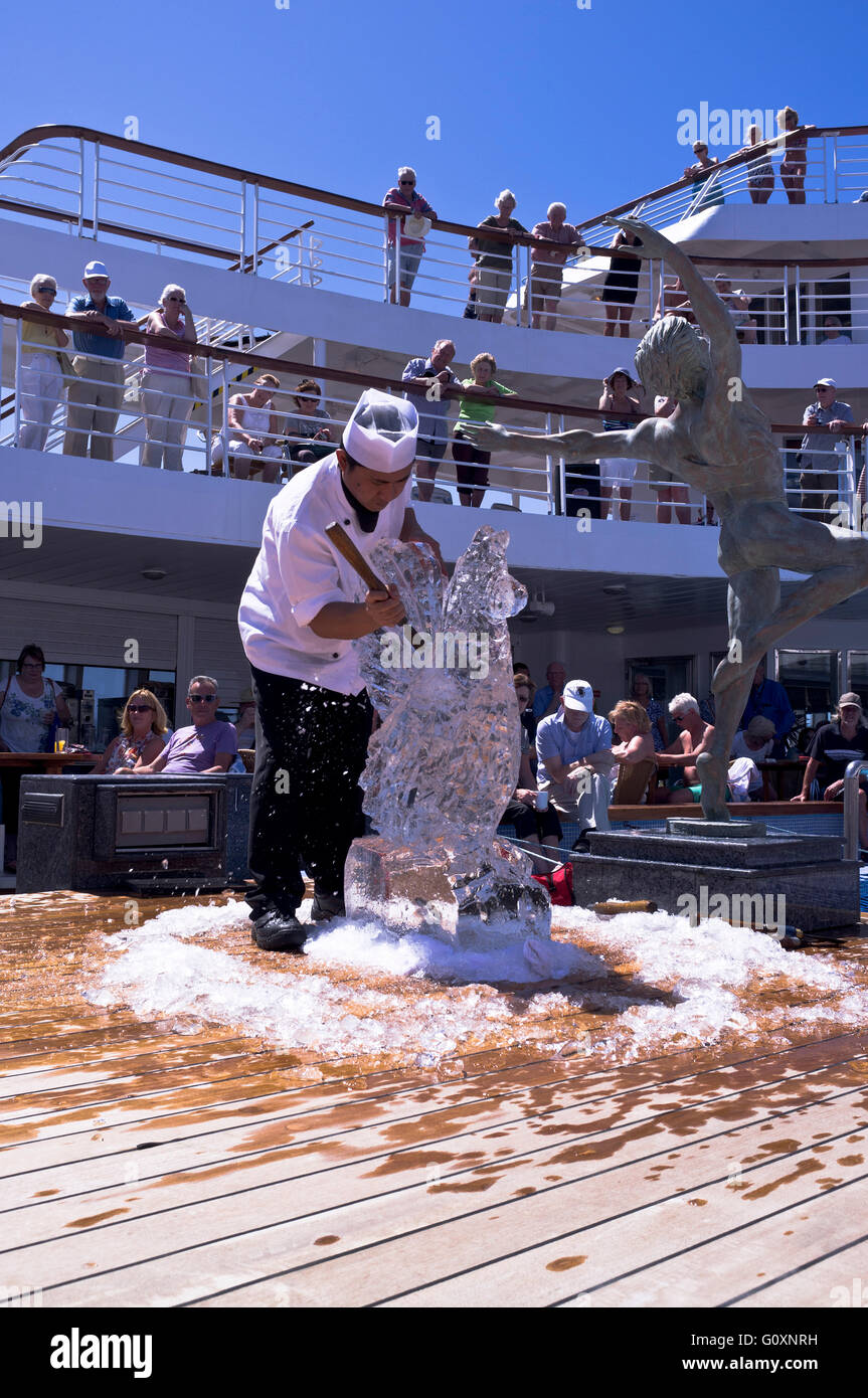 Passengers board cruise hi-res stock photography and images - Alamy