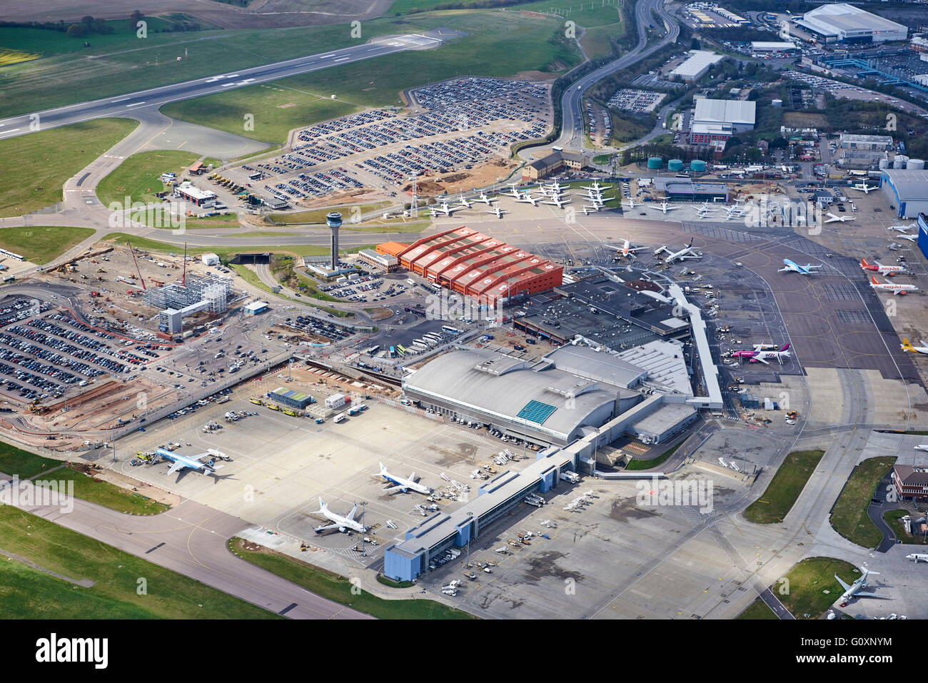 Luton airports hi-res stock photography and images - Alamy