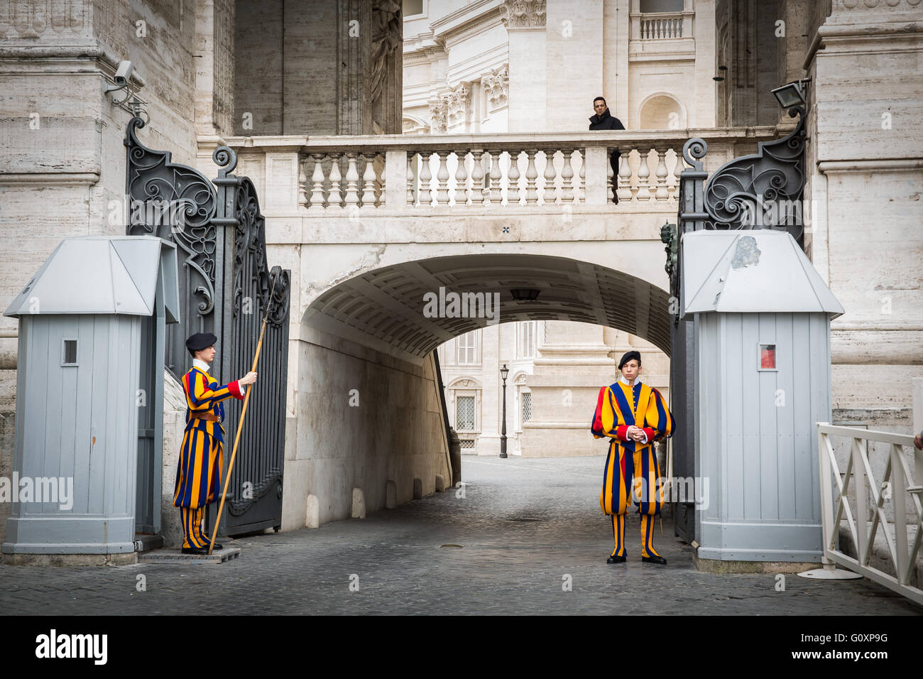 Swiss Guards in St Peters Basilica, Rome, Italy Stock Photo - Alamy