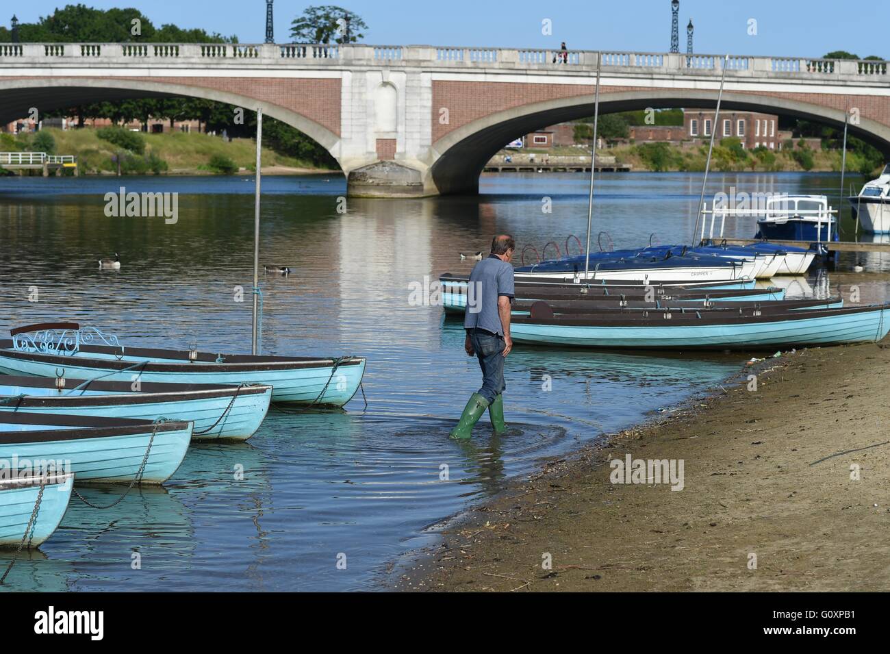 Boats Hampton Court Bridge On High Resolution Stock Photography and ...