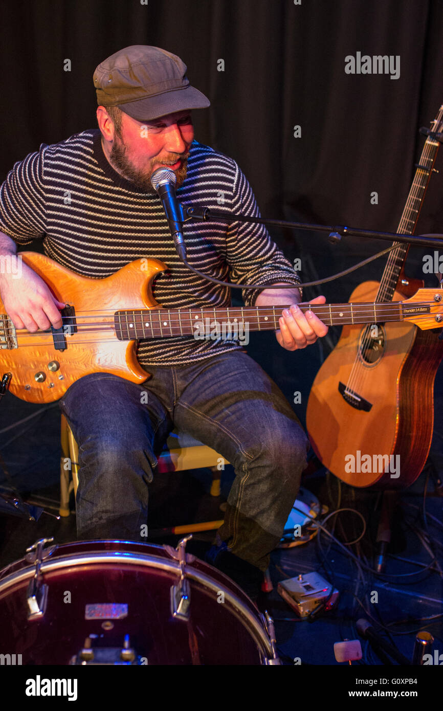 Matt mcginn singer hi-res stock photography and images - Alamy