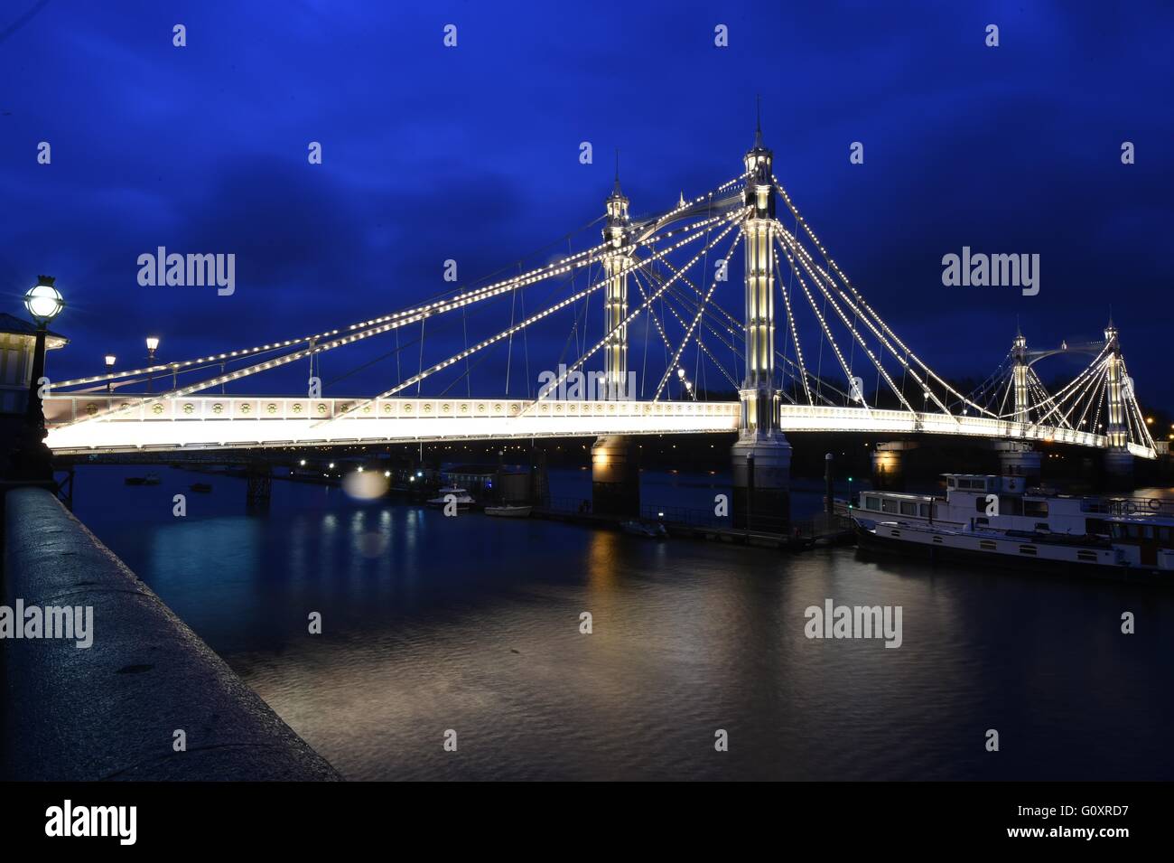 Night shot of Albert Bridge, London Stock Photo - Alamy