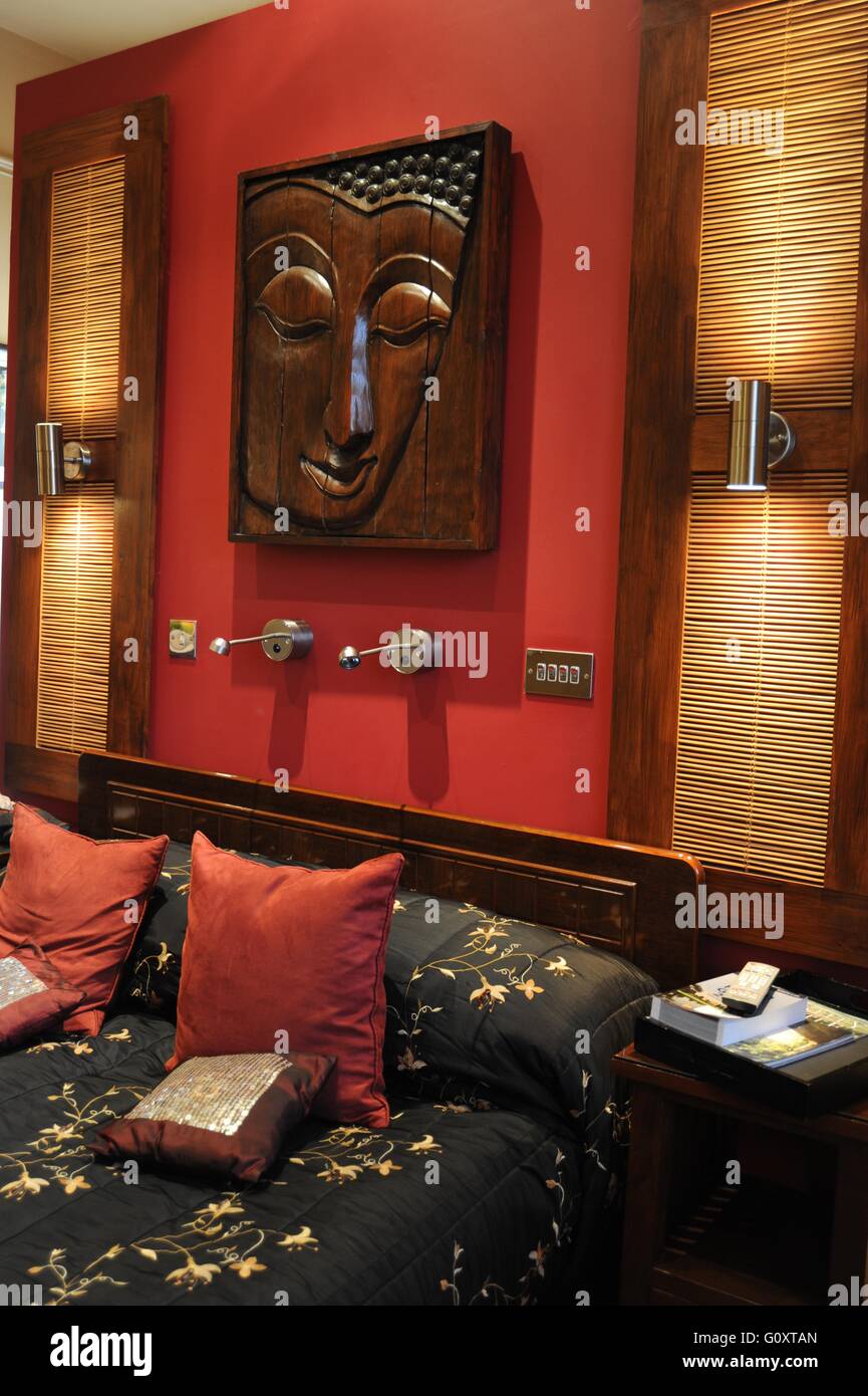 London hotel interior pillows hi-res stock photography and images - Alamy