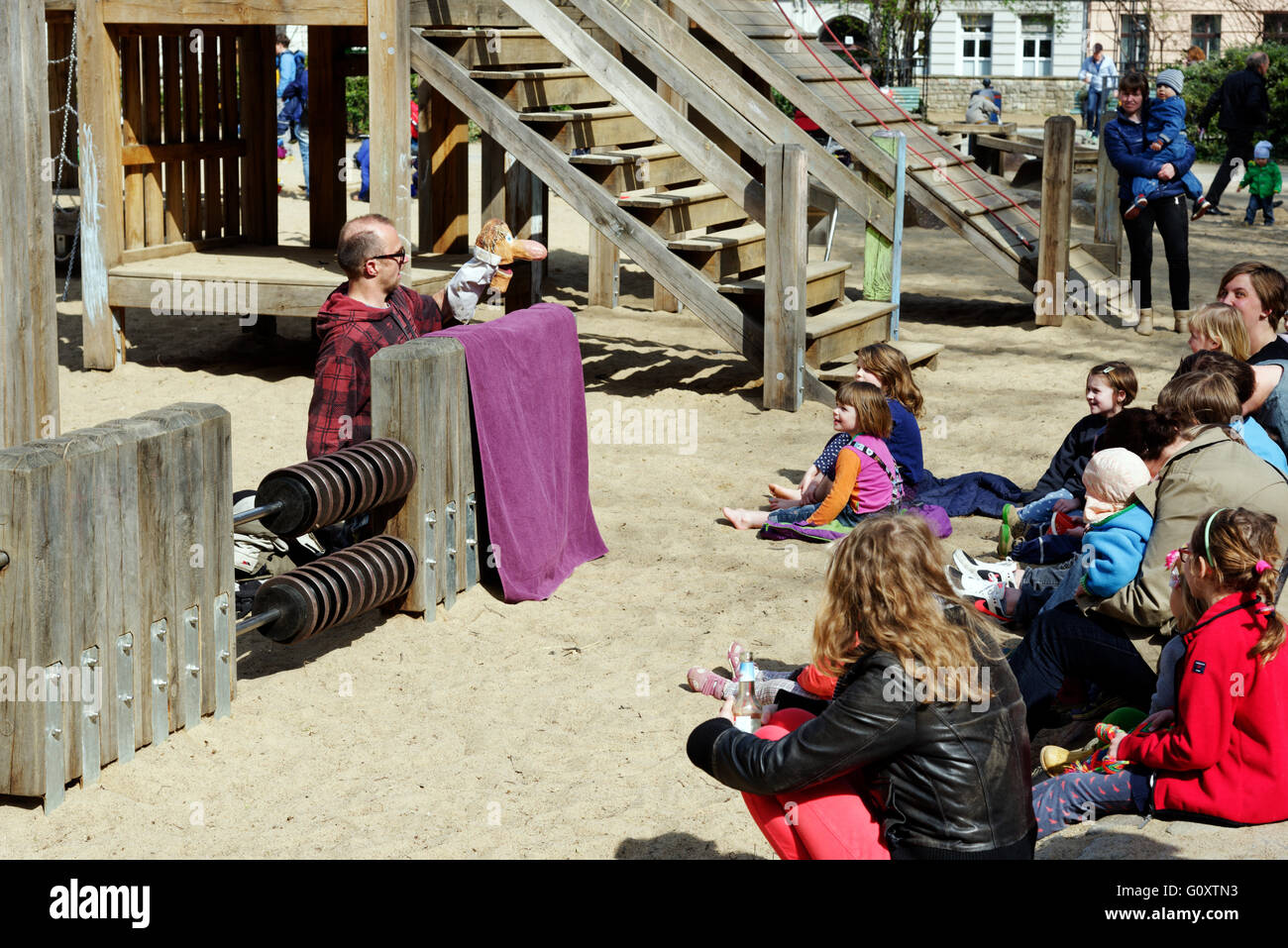 A man giving a puppet show in Chamissoplatz park Kreuzberg Berlin Stock ...