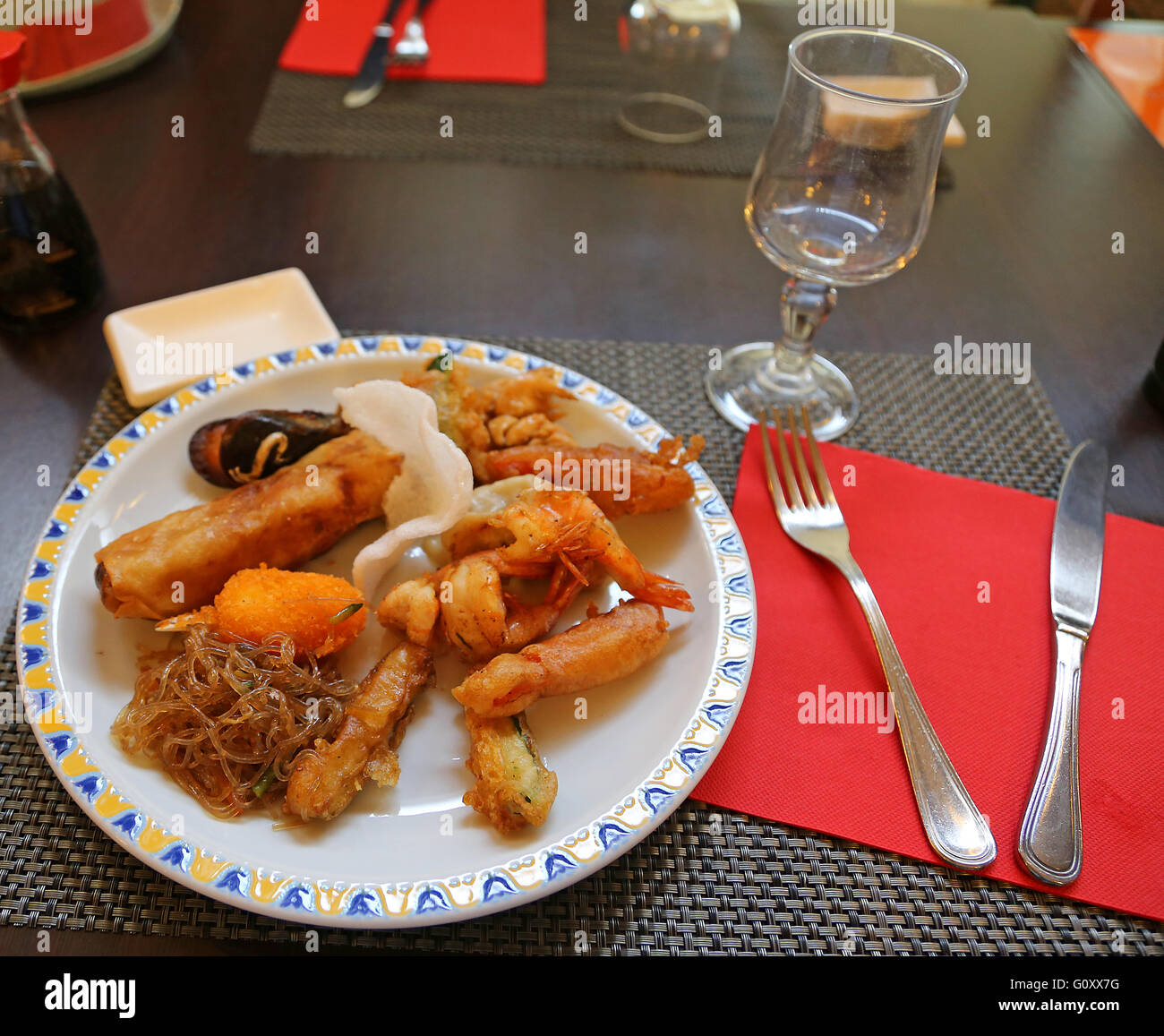many oriental foods in the elegant Chinese restaurant Stock Photo - Alamy