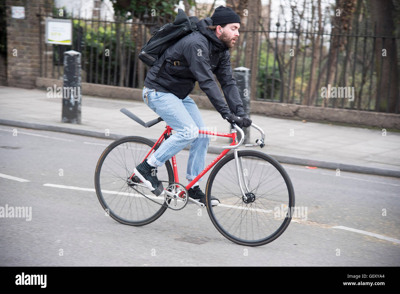 Cyclist speed cycling hi-res stock photography and images - Alamy