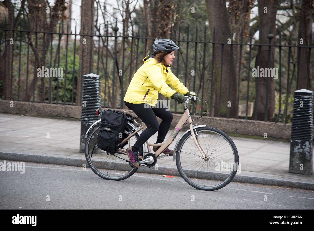 Cyclist cycling commuter pedal bike ride to work Stock Photo - Alamy