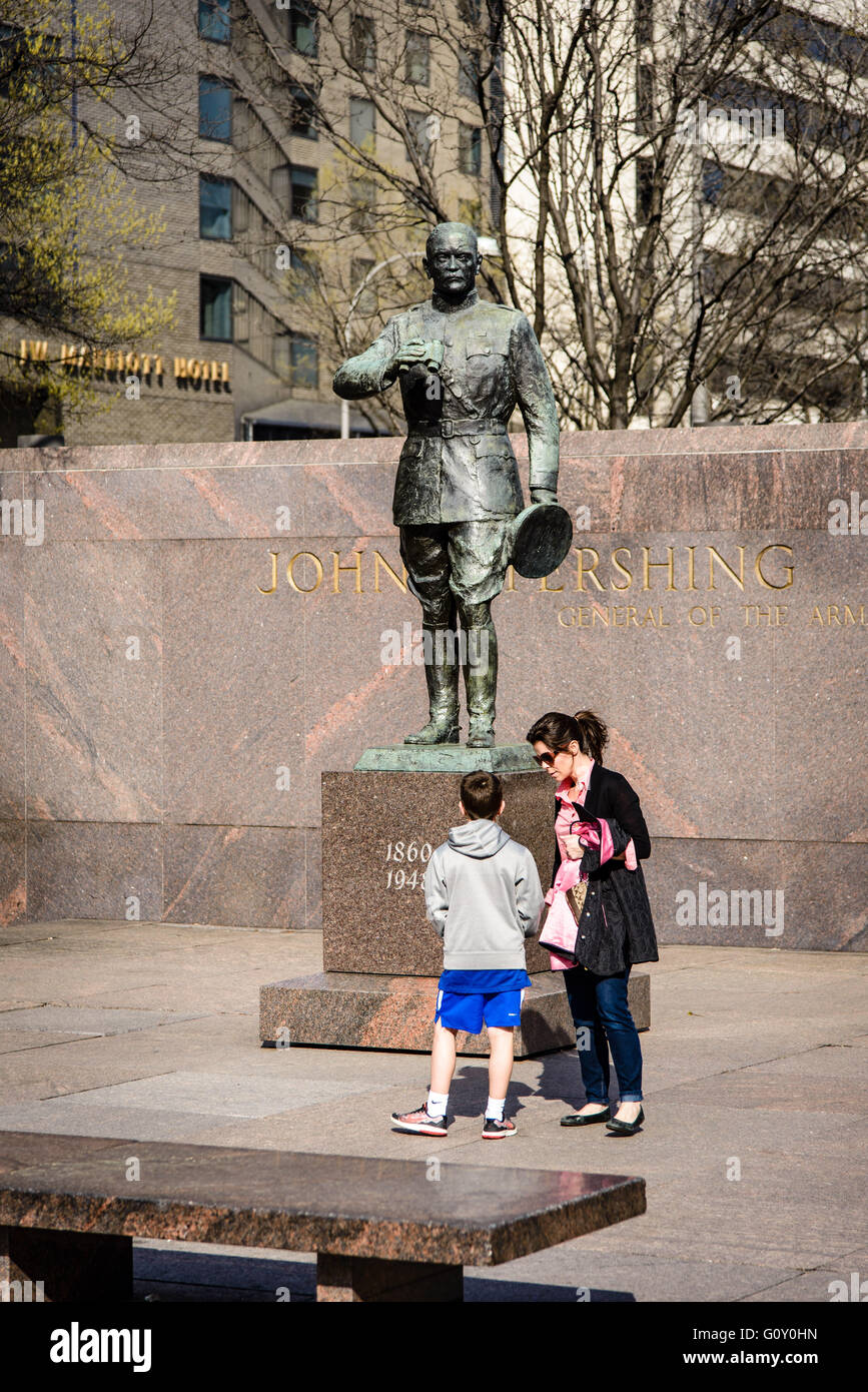 General pershing statue hi-res stock photography and images - Alamy