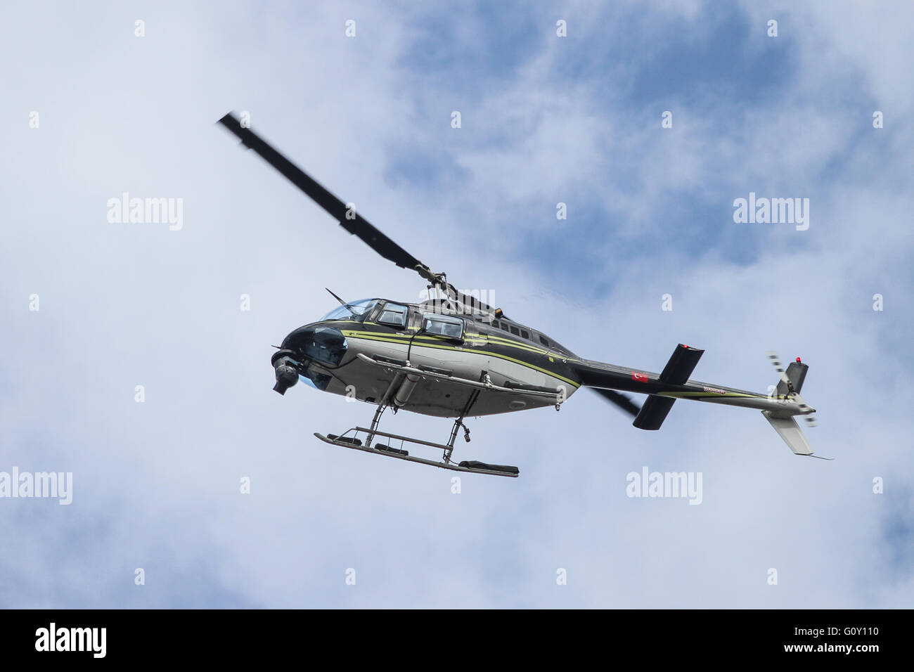 Bell helicopter air lift hi-res stock photography and images - Alamy