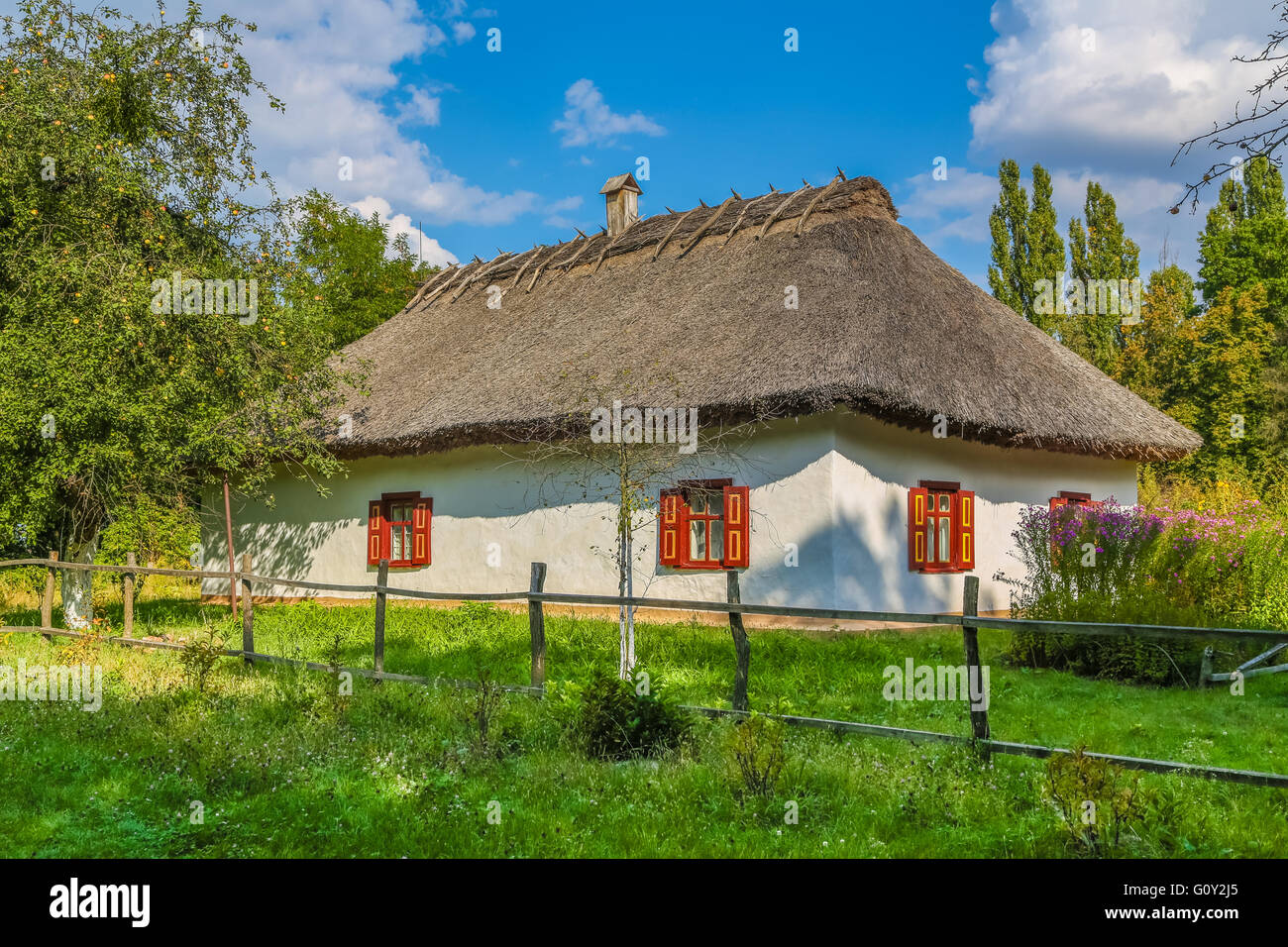 Traditional ukrainian rural cottage Stock Photo - Alamy