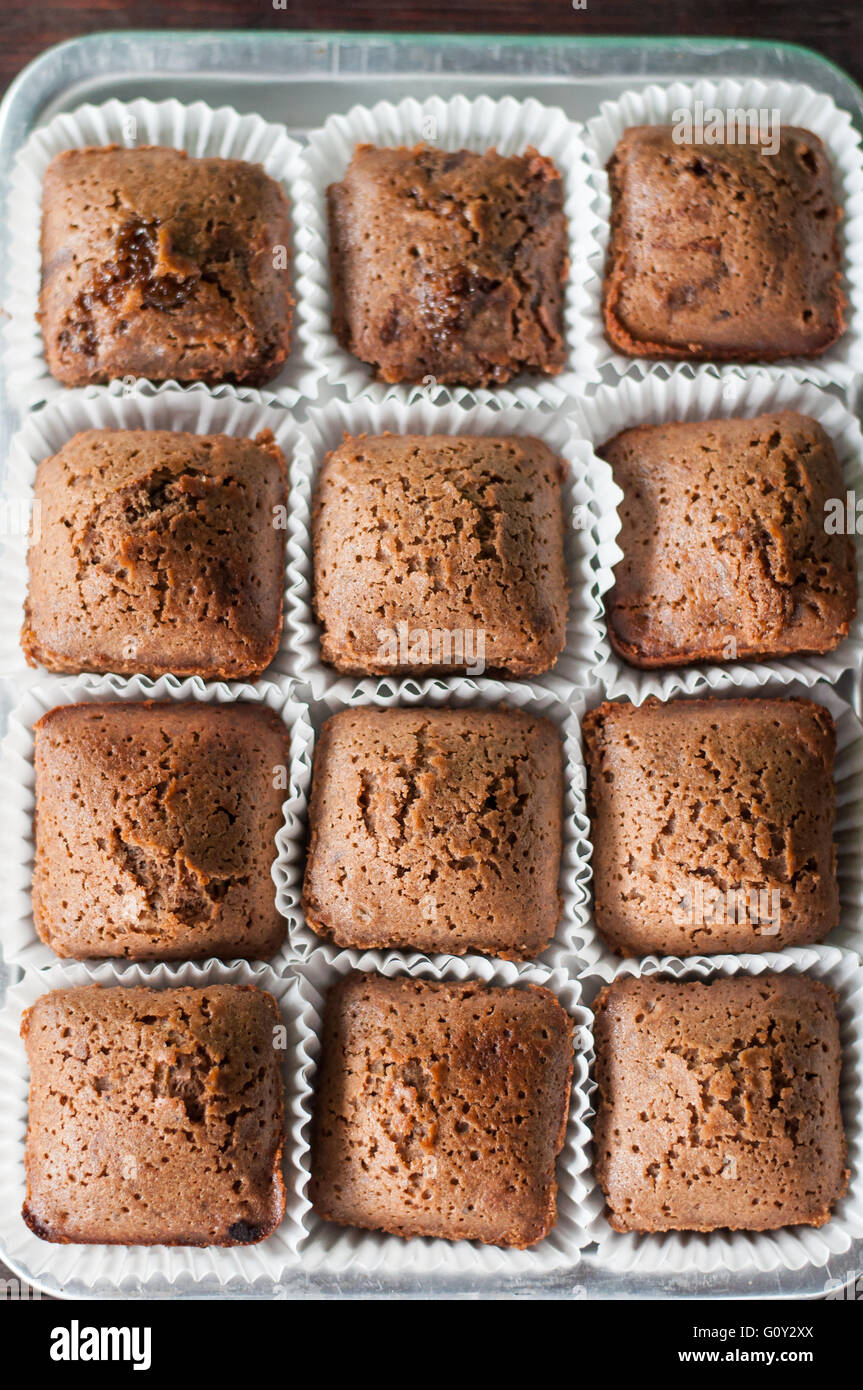 Close-up of cakes on baking tray Stock Photo - Alamy