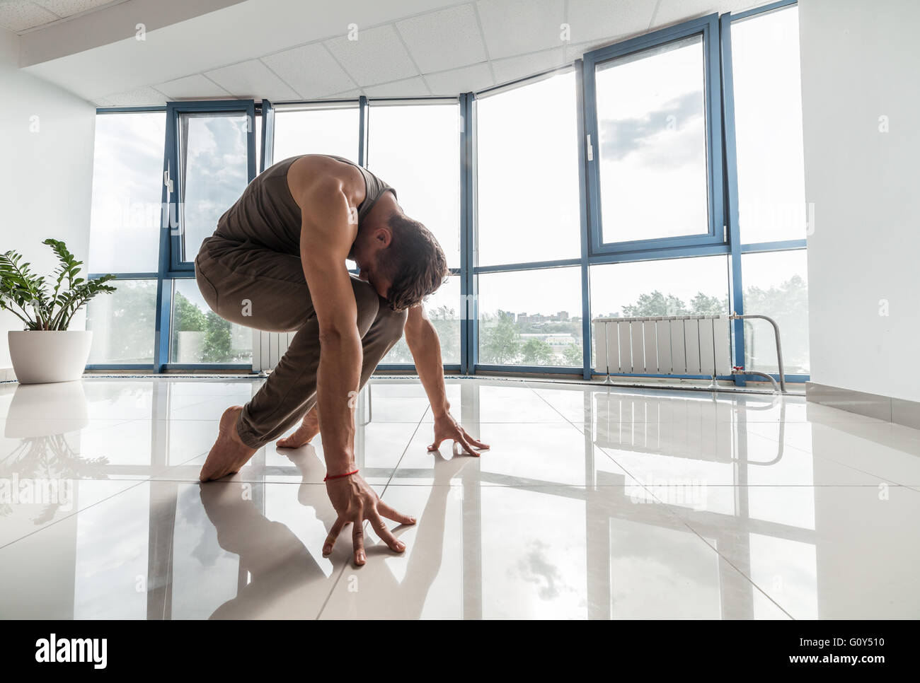 Yoga man hi-res stock photography and images - Alamy