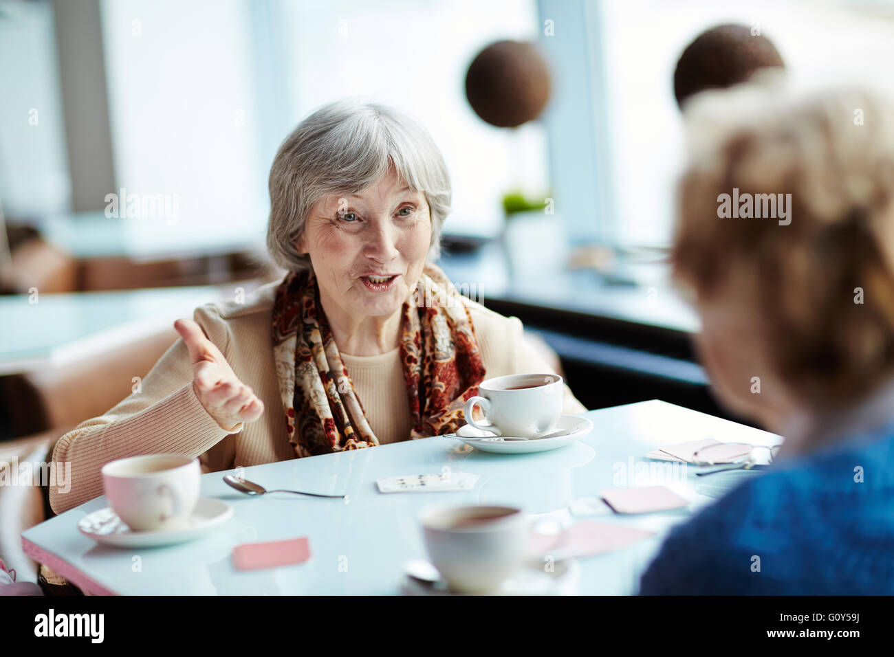 Arguing while playing cards Stock Photo - Alamy