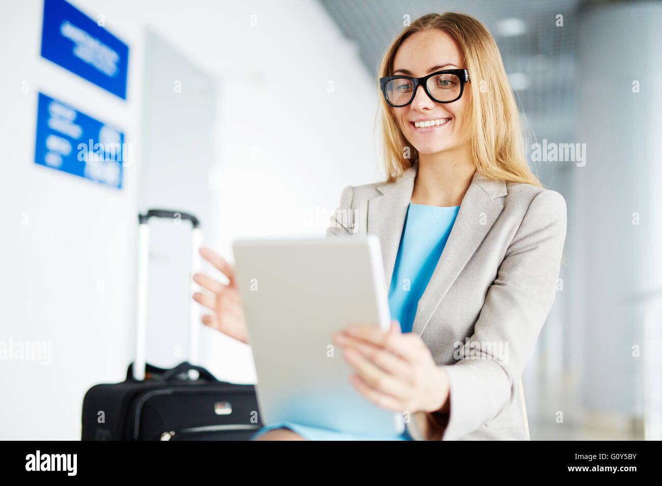 Corporate business suitcase hi-res stock photography and images - Alamy