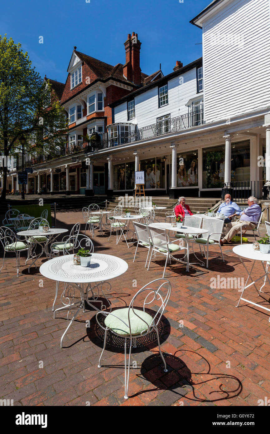 Affluent pensioners hi-res stock photography and images - Alamy