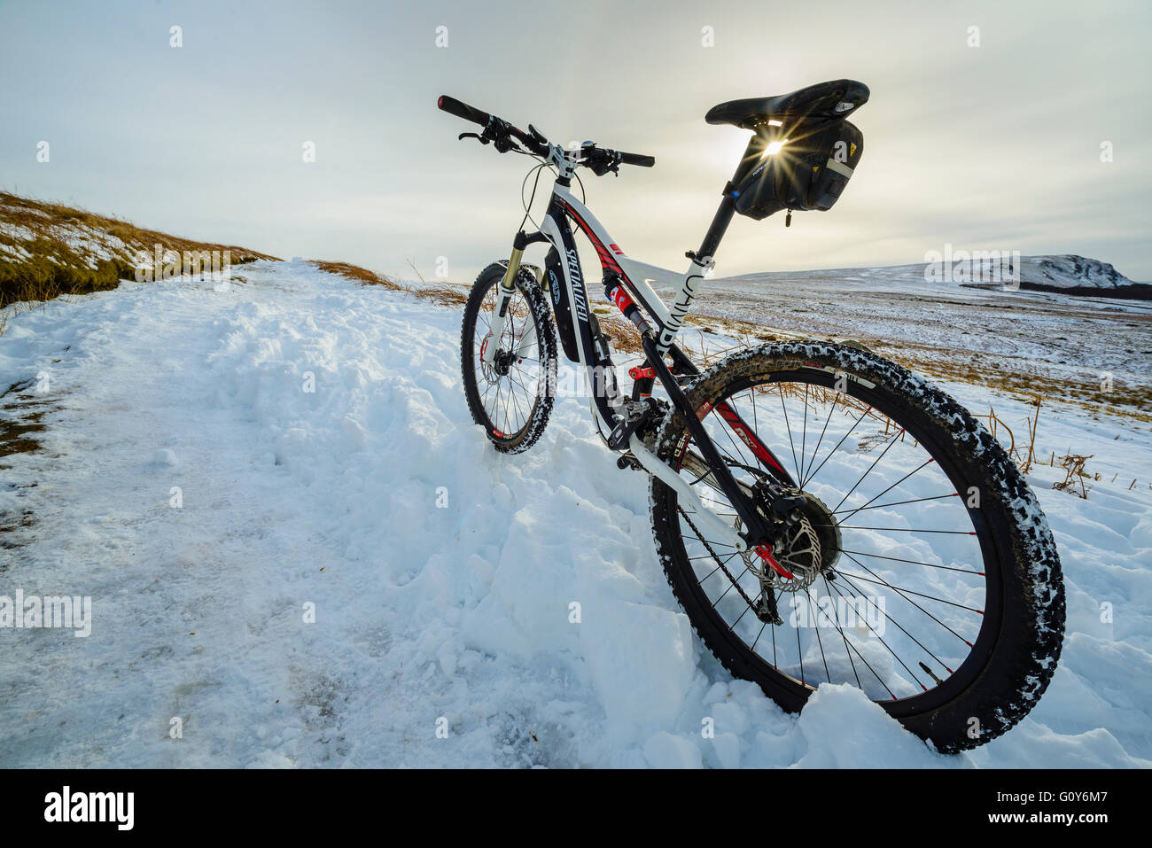 Photo Wallpaper Bike Snow 1,246 Bicycle Winter Sun Stock Photos Free