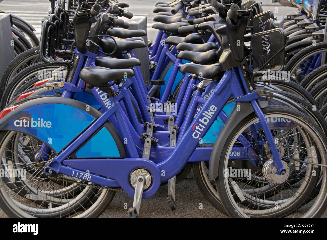 Cycle docking stations hi-res stock photography and images - Alamy