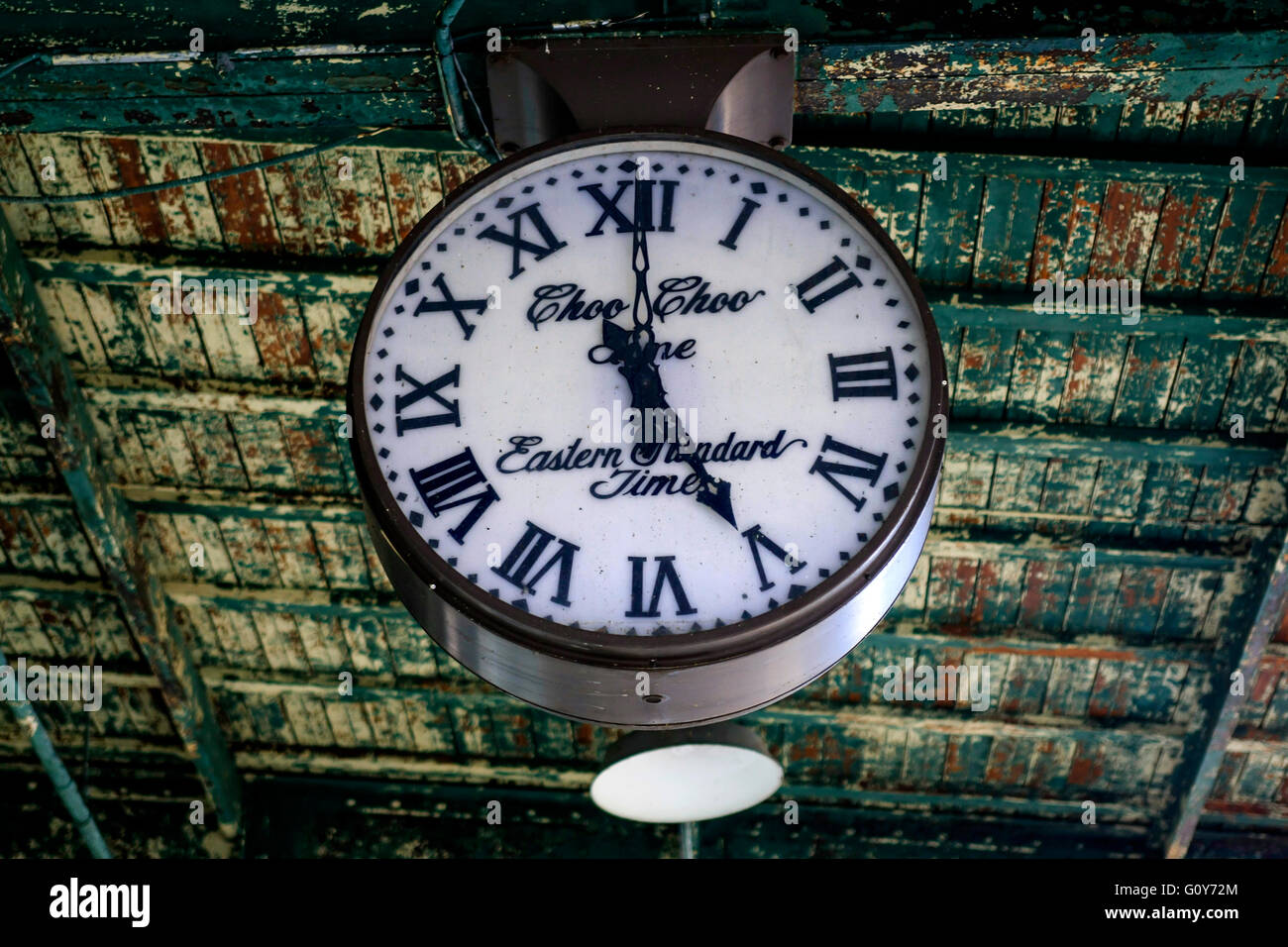 The Chattanooga Choo-Choo railway station hotel clock in Chattanooga ...