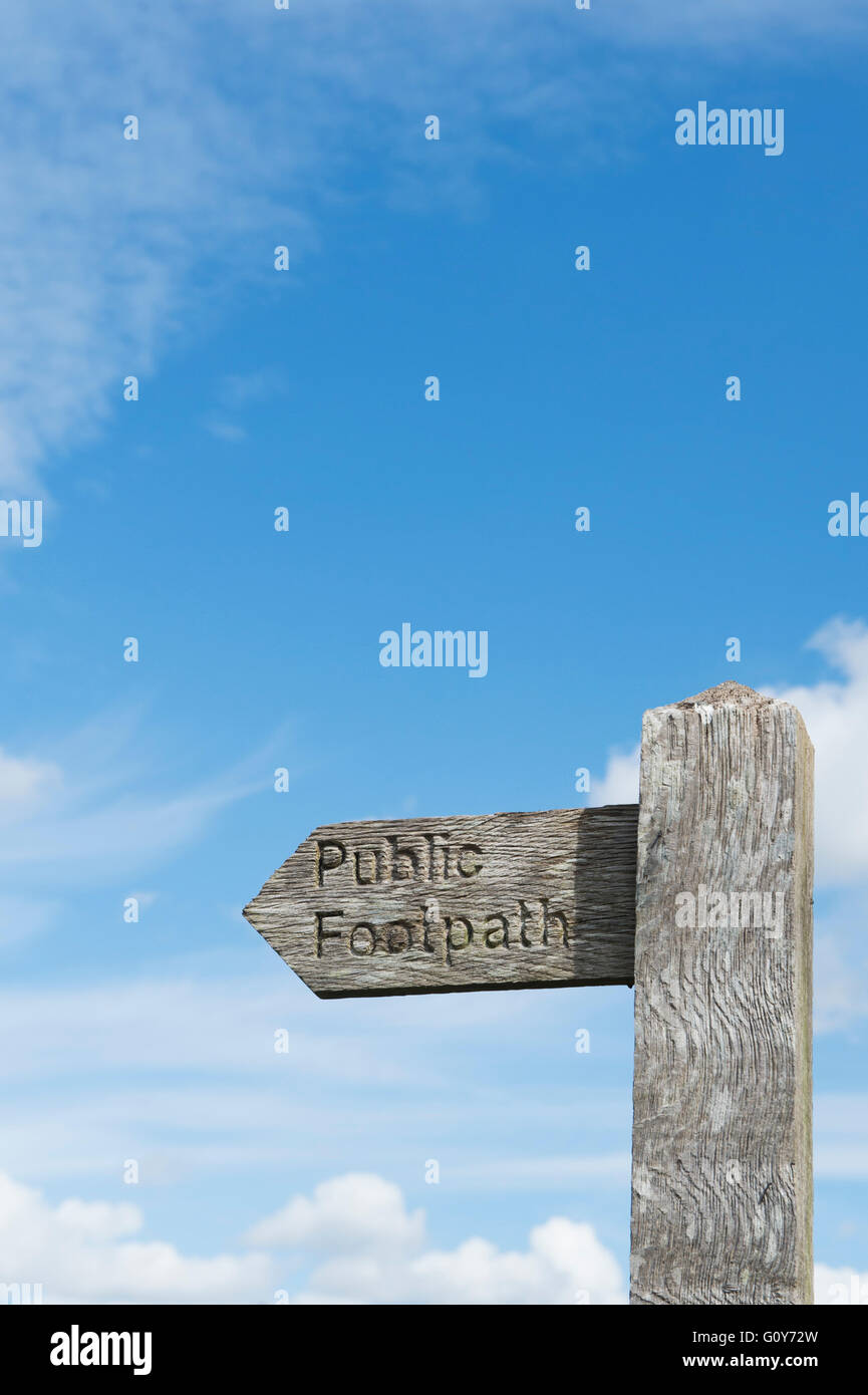 Public footpath signpost hi-res stock photography and images - Alamy