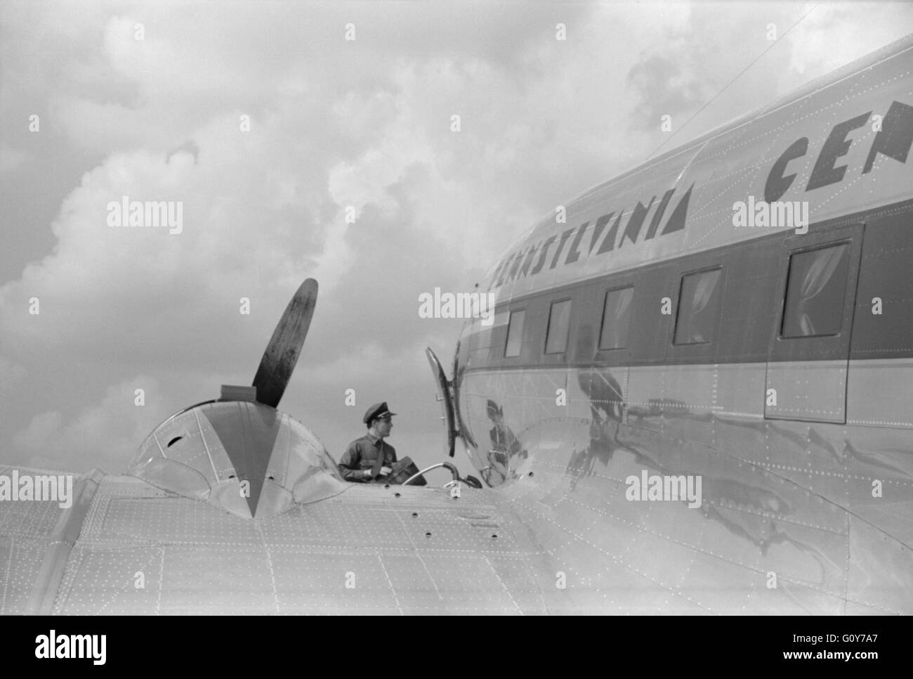 1940s airplane hi-res stock photography and images - Alamy