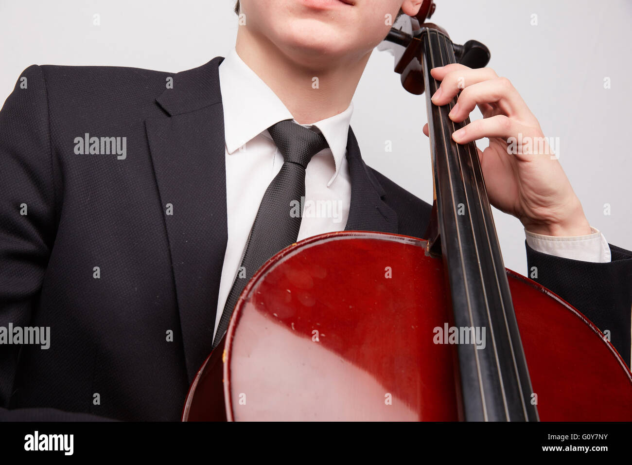 Man play cello hi-res stock photography and images - Alamy