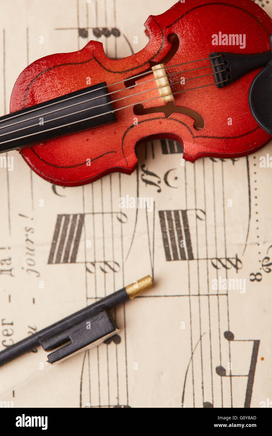 violin on of notes background Stock Photo - Alamy