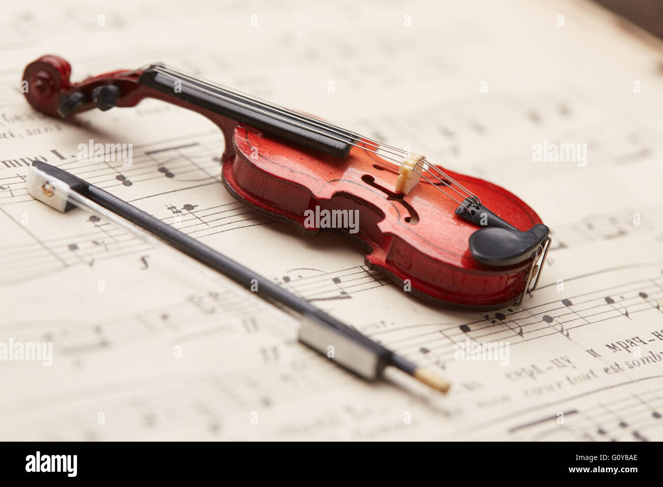 violin on of notes background Stock Photo - Alamy