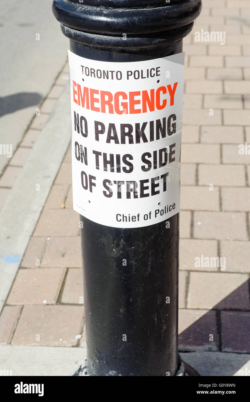 Police no parking notice during the Toronto Marathon, Front Street ...
