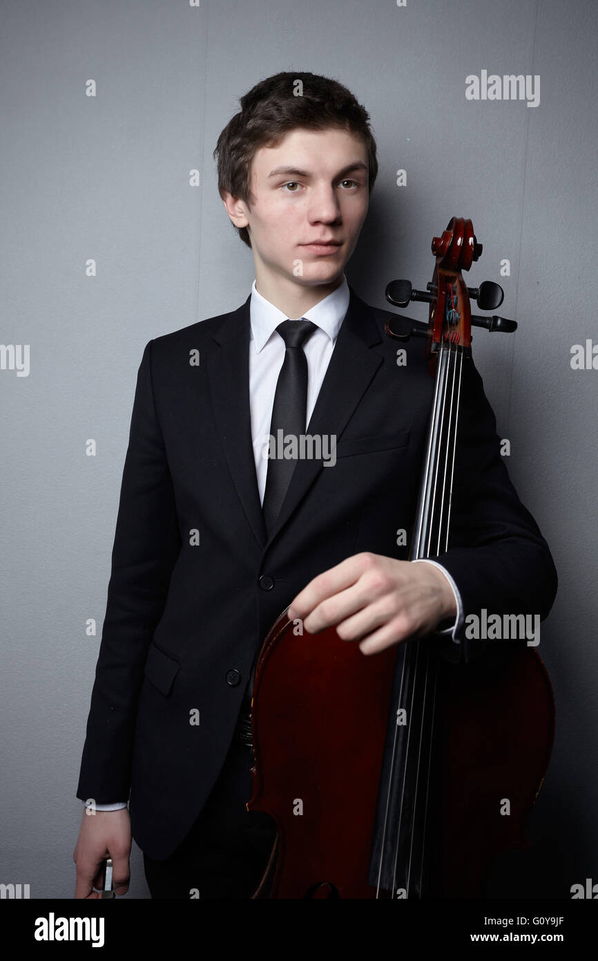 Cellist man hi-res stock photography and images - Alamy