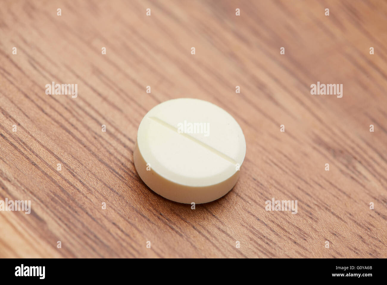 one white pill Stock Photo - Alamy